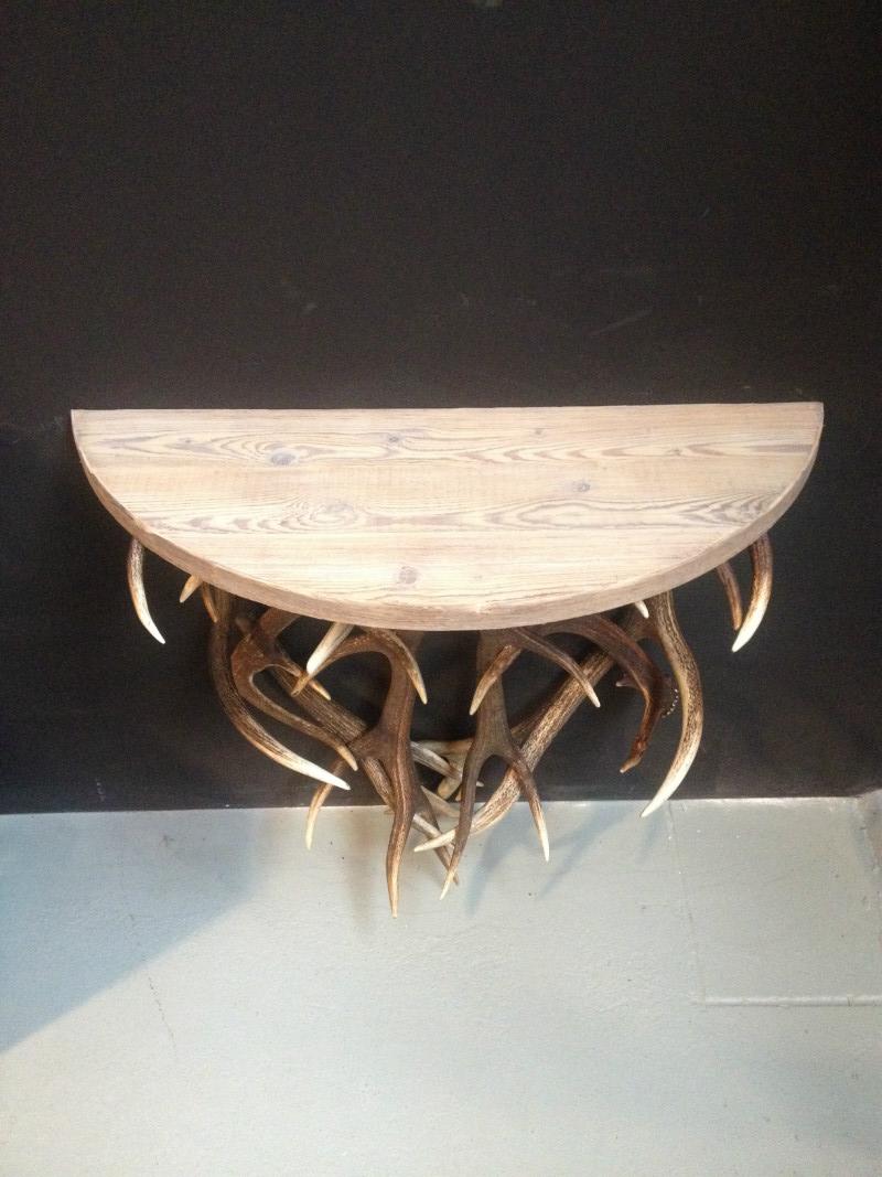 Wandtafeltje gemaakt van gewei. In vele vormen en maten mogelijk ...