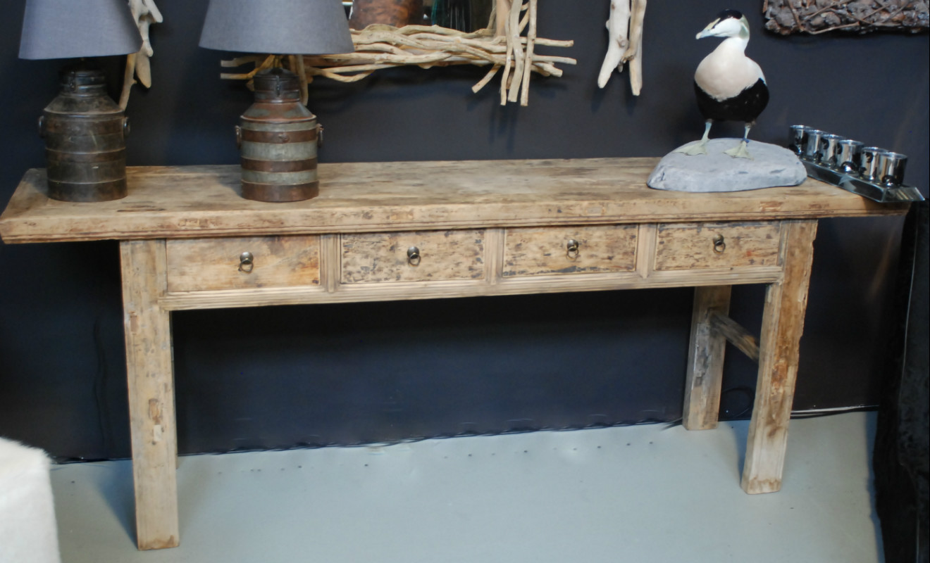 Sidetable gemaakt van oud hout. Mooi landelijk meubelstuk met 4 l ...