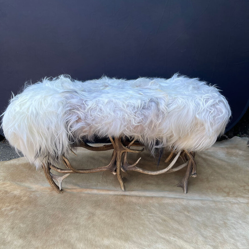 ZG 135, Antlers bench covered with sheepskin - Zitmeubelen - meubels ...